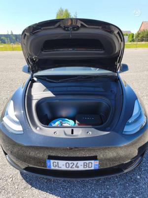 Black Tesla Model Y 2022 in Taurage, with an engine capacity of 0.00 L and mileage of 262 thousand km for 21500 €, photo 9 on AUTOMOTO.COM.LV