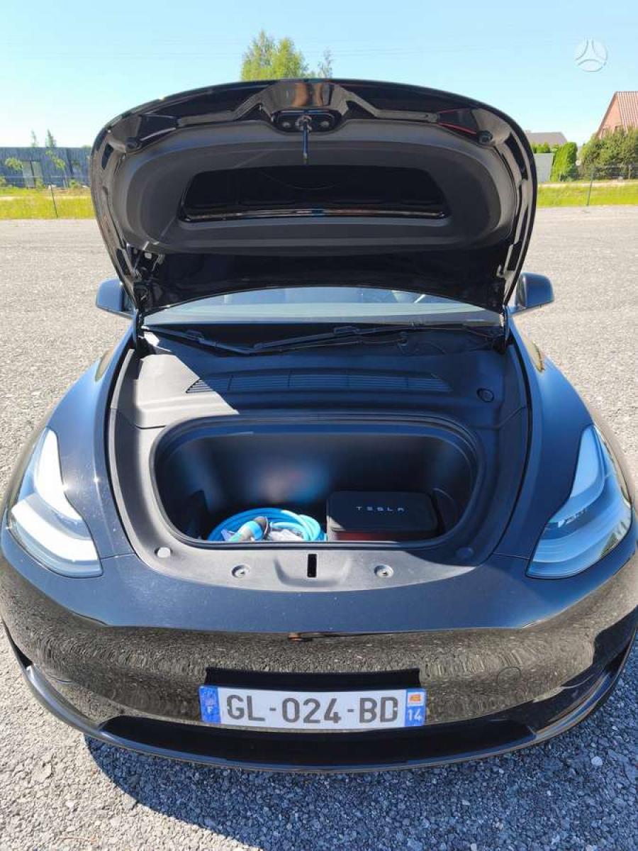Black Tesla Model Y 2022 in Taurage, with an engine capacity of 0.00 L and mileage of 262 thousand km for 21500 €, photo 9 on AUTOMOTO.COM.LV