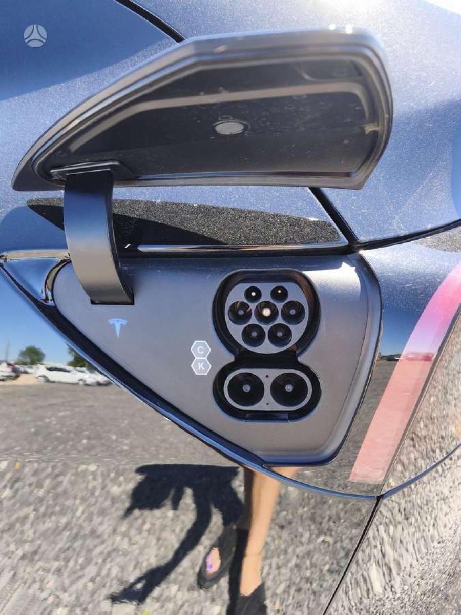 Black Tesla Model Y 2022 in Taurage, with an engine capacity of 0.00 L and mileage of 262 thousand km for 21500 €, photo 12 on AUTOMOTO.COM.LV