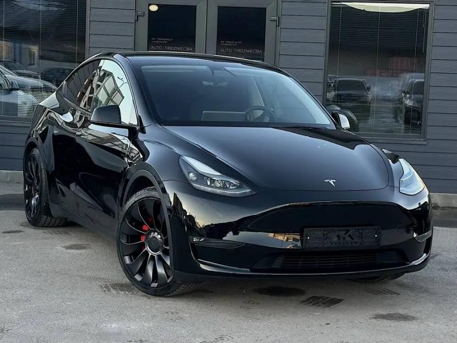 Black Tesla Model Y 2022 in Jelgava, with an engine capacity of 0.00 L and mileage of 80 thousand km for 31900 €, photo 1 on AUTOMOTO.COM.LV