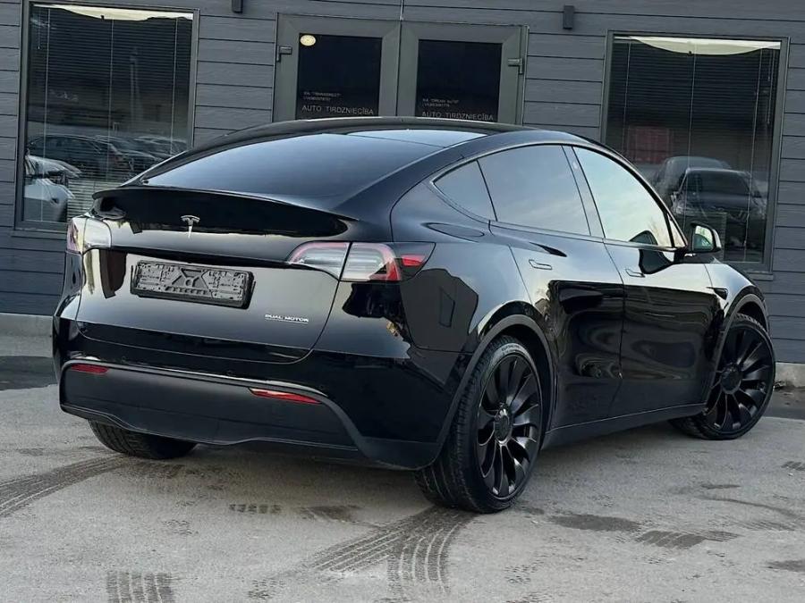 Black Tesla Model Y 2022 in Jelgava, with an engine capacity of 0.00 L and mileage of 80 thousand km for 31900 €, photo 5 on AUTOMOTO.COM.LV