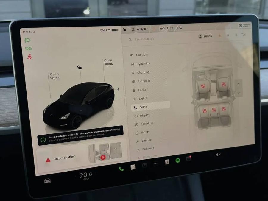 Black Tesla Model Y 2022 in Jelgava, with an engine capacity of 0.00 L and mileage of 80 thousand km for 31900 €, photo 13 on AUTOMOTO.COM.LV