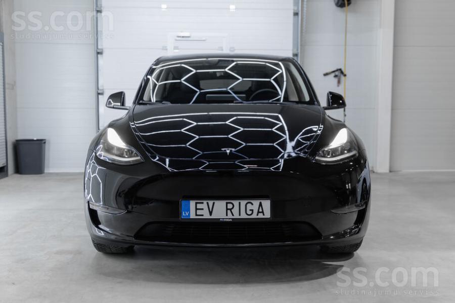 Black Tesla Model Y 2022 in Riga, with an engine capacity of 0.00 L and mileage of 79 thousand km for 34740 €, photo 3 on AUTOMOTO.COM.LV