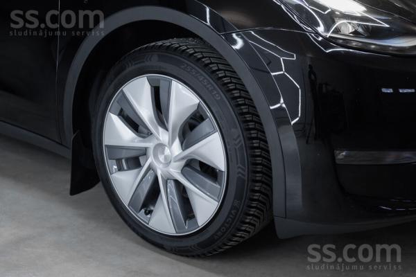 Melns Tesla Model Y 2022 Rīga, ar dzinēja tilpumu 0.00 L un nobraukumu 79 tūkst. km par 34740 €, foto 4 vietnē AUTOMOTO.COM.LV
