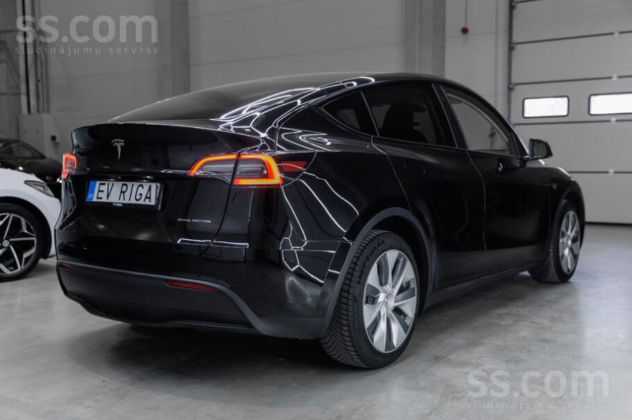 Black Tesla Model Y 2022 in Riga, with an engine capacity of 0.00 L and mileage of 79 thousand km for 34740 €, photo 6 on AUTOMOTO.COM.LV