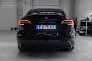 Black Tesla Model Y 2022 in Riga, with an engine capacity of 0.00 L and mileage of 79 thousand km for 34740 €, photo 7 on AUTOMOTO.COM.LV