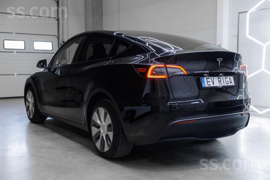Black Tesla Model Y 2022 in Riga, with an engine capacity of 0.00 L and mileage of 79 thousand km for 34740 €, photo 8 on AUTOMOTO.COM.LV