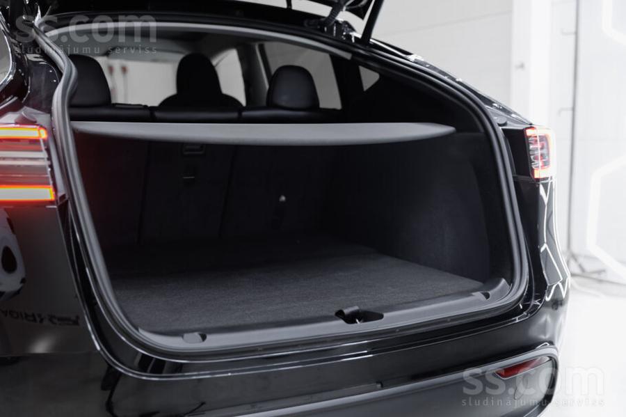 Black Tesla Model Y 2022 in Riga, with an engine capacity of 0.00 L and mileage of 79 thousand km for 34740 €, photo 10 on AUTOMOTO.COM.LV
