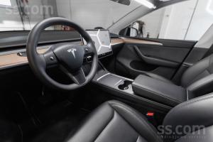 Black Tesla Model Y 2022 in Riga, with an engine capacity of 0.00 L and mileage of 79 thousand km for 34740 €, photo 13 on AUTOMOTO.COM.LV