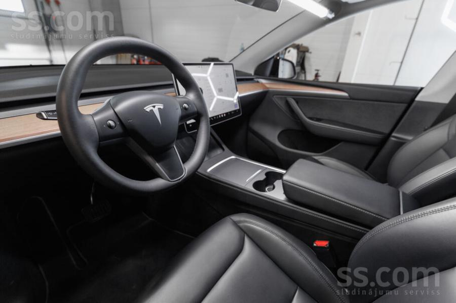 Black Tesla Model Y 2022 in Riga, with an engine capacity of 0.00 L and mileage of 79 thousand km for 34740 €, photo 13 on AUTOMOTO.COM.LV