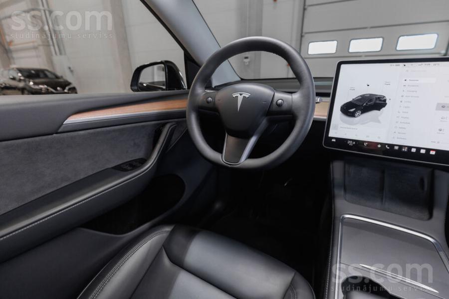 Black Tesla Model Y 2022 in Riga, with an engine capacity of 0.00 L and mileage of 79 thousand km for 34740 €, photo 16 on AUTOMOTO.COM.LV