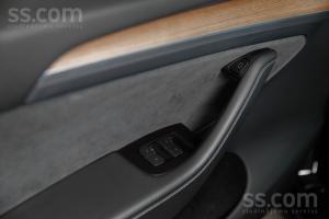 Black Tesla Model Y 2022 in Riga, with an engine capacity of 0.00 L and mileage of 79 thousand km for 34740 €, photo 17 on AUTOMOTO.COM.LV