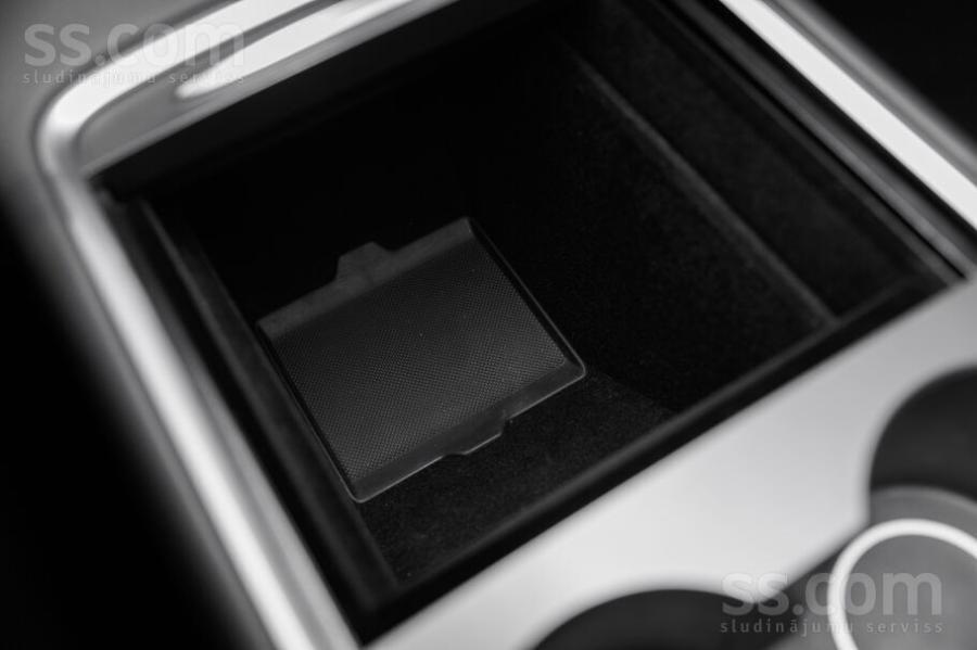 Black Tesla Model Y 2022 in Riga, with an engine capacity of 0.00 L and mileage of 79 thousand km for 34740 €, photo 21 on AUTOMOTO.COM.LV