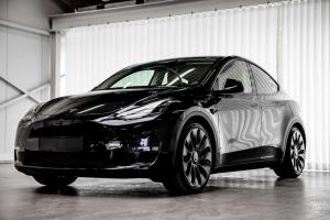 Melns Tesla Model Y 2022 Tukums, ar dzinēja tilpumu 0.00 L un nobraukumu 84 tūkst. km par 37990 €, foto  vietnē AUTOMOTO.COM.LV