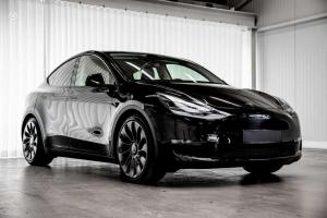 Melns Tesla Model Y 2022 Tukums, ar dzinēja tilpumu 0.00 L un nobraukumu 84 tūkst. km par 37990 €, foto 3 vietnē AUTOMOTO.COM.LV