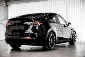 Melns Tesla Model Y 2022 Tukums, ar dzinēja tilpumu 0.00 L un nobraukumu 84 tūkst. km par 37990 €, foto 4 vietnē AUTOMOTO.COM.LV