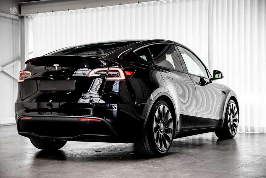 Melns Tesla Model Y 2022 Tukums, ar dzinēja tilpumu 0.00 L un nobraukumu 84 tūkst. km par 37990 €, foto 4 vietnē AUTOMOTO.COM.LV