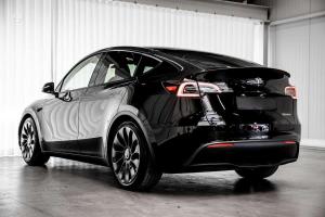 Melns Tesla Model Y 2022 Tukums, ar dzinēja tilpumu 0.00 L un nobraukumu 84 tūkst. km par 37990 €, foto 5 vietnē AUTOMOTO.COM.LV