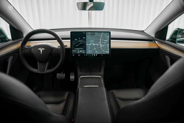 Черный Тесла Модель Y 2022 в Тукумс, объемом двигателя 0.00 л и пробегом 84 тыс. км за 37990 €, фото 5 на AUTOMOTO.COM.LV