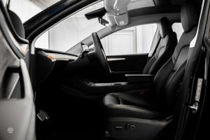 Melns Tesla Model Y 2022 Tukums, ar dzinēja tilpumu 0.00 L un nobraukumu 84 tūkst. km par 37990 €, foto 7 vietnē AUTOMOTO.COM.LV