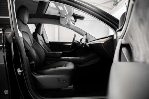Melns Tesla Model Y 2022 Tukums, ar dzinēja tilpumu 0.00 L un nobraukumu 84 tūkst. km par 37990 €, foto 9 vietnē AUTOMOTO.COM.LV