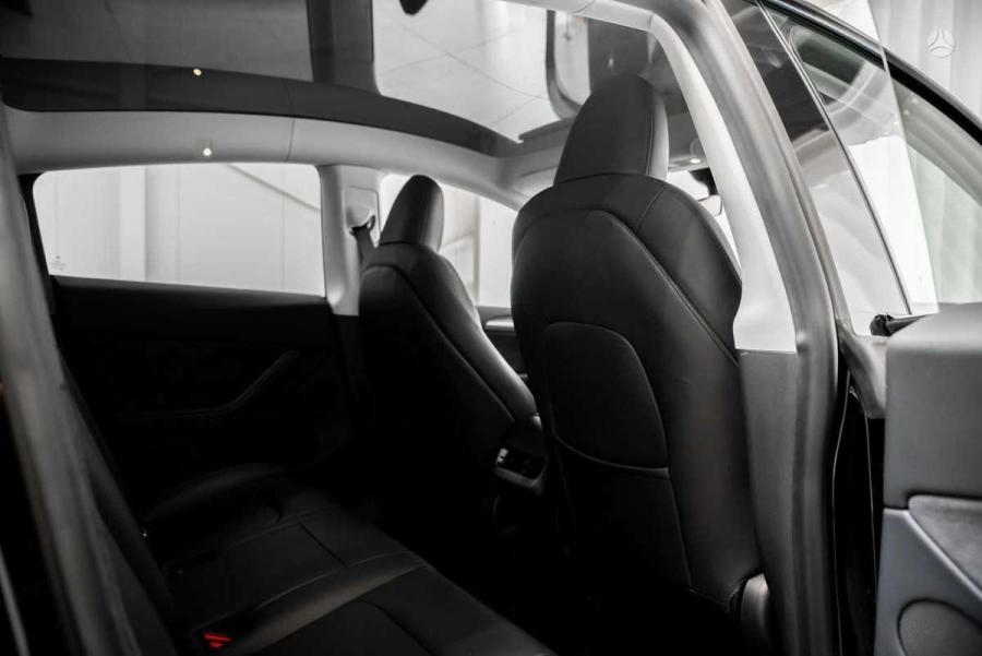 Melns Tesla Model Y 2022 Tukums, ar dzinēja tilpumu 0.00 L un nobraukumu 84 tūkst. km par 37990 €, foto 10 vietnē AUTOMOTO.COM.LV