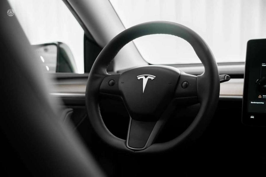 Melns Tesla Model Y 2022 Tukums, ar dzinēja tilpumu 0.00 L un nobraukumu 84 tūkst. km par 37990 €, foto 11 vietnē AUTOMOTO.COM.LV