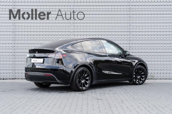 Black Tesla Model Y 2022 in Marupe, with an engine capacity of 0.00 L and mileage of 88 thousand km for 39750 €, photo 4 on AUTOMOTO.COM.LV