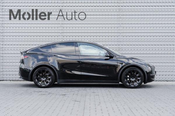 Black Tesla Model Y 2022 in Marupe, with an engine capacity of 0.00 L and mileage of 88 thousand km for 39750 €, photo 5 on AUTOMOTO.COM.LV