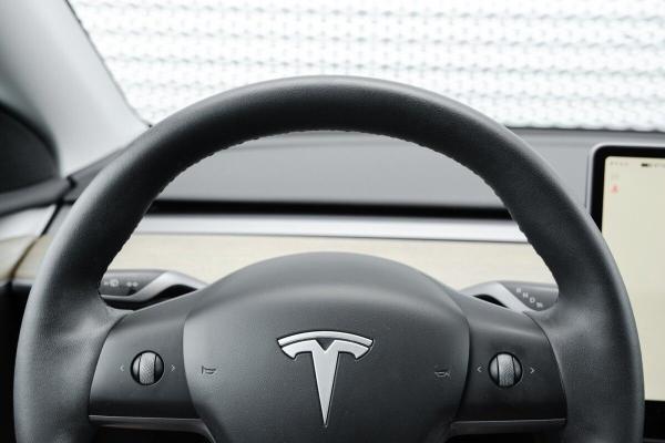 Black Tesla Model Y 2022 in Marupe, with an engine capacity of 0.00 L and mileage of 88 thousand km for 39750 €, photo 10 on AUTOMOTO.COM.LV