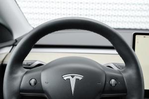 Melns Tesla Model Y 2022 Mārupe, ar dzinēja tilpumu 0.00 L un nobraukumu 88 tūkst. km par 39750 €, foto 11 vietnē AUTOMOTO.COM.LV