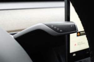 Melns Tesla Model Y 2022 Mārupe, ar dzinēja tilpumu 0.00 L un nobraukumu 88 tūkst. km par 39750 €, foto 12 vietnē AUTOMOTO.COM.LV