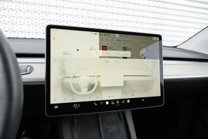 Melns Tesla Model Y 2022 Mārupe, ar dzinēja tilpumu 0.00 L un nobraukumu 88 tūkst. km par 39750 €, foto 18 vietnē AUTOMOTO.COM.LV