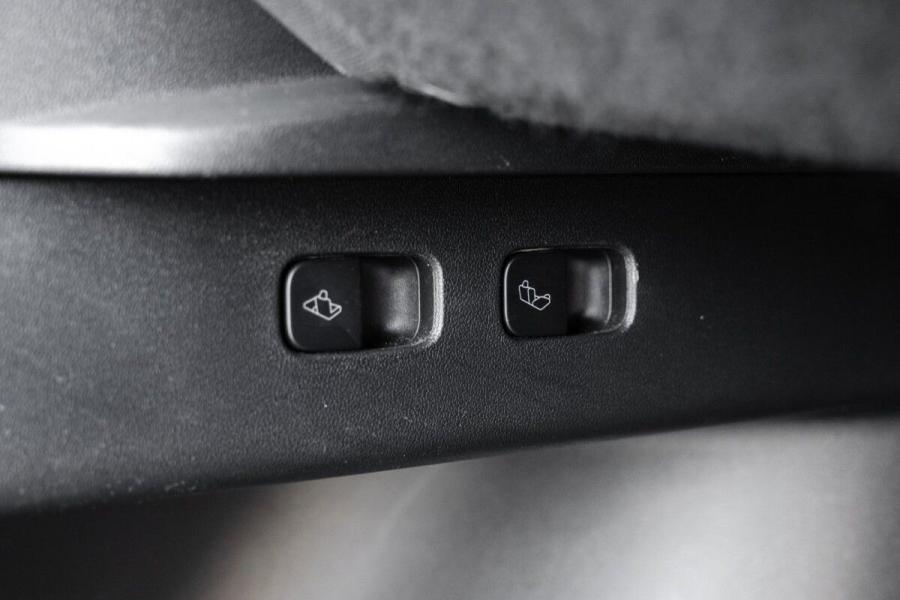 Melns Tesla Model Y 2022 Mārupe, ar dzinēja tilpumu 0.00 L un nobraukumu 88 tūkst. km par 39750 €, foto 20 vietnē AUTOMOTO.COM.LV