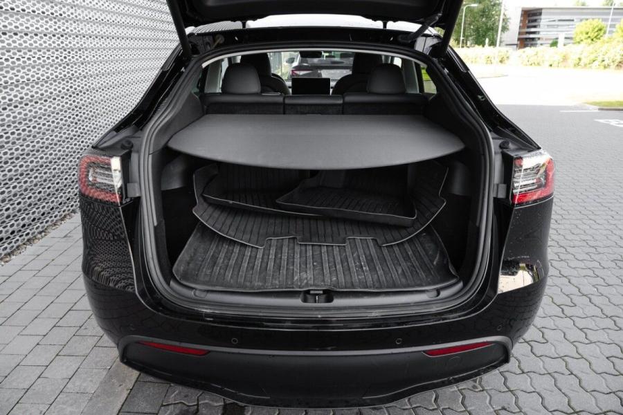 Melns Tesla Model Y 2022 Mārupe, ar dzinēja tilpumu 0.00 L un nobraukumu 88 tūkst. km par 39750 €, foto 21 vietnē AUTOMOTO.COM.LV
