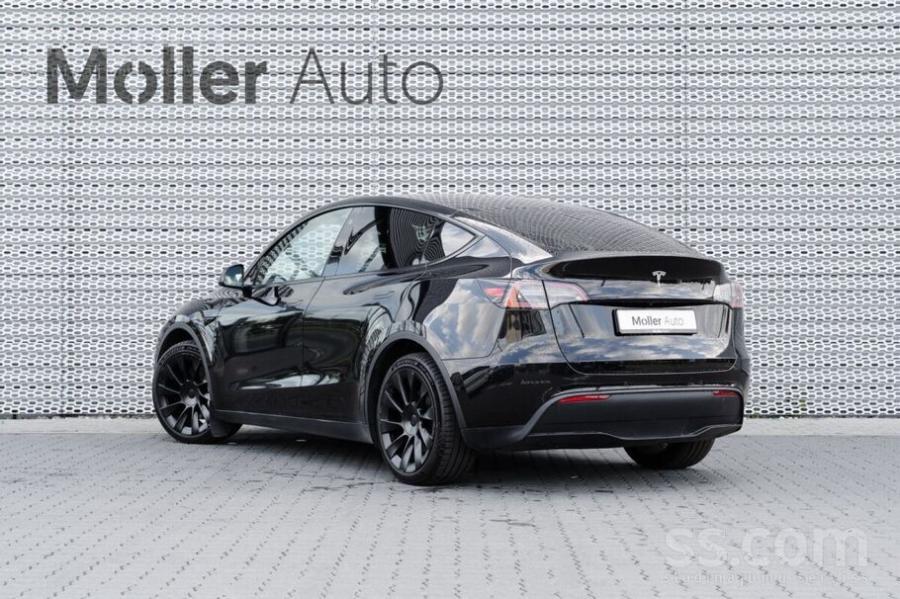 Black Tesla Model Y 2022 in Riga, with an engine capacity of 0.00 L and mileage of 88 thousand km for 39750 €, photo 4 on AUTOMOTO.COM.LV