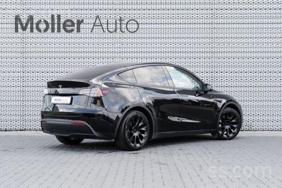 Black Tesla Model Y 2022 in Riga, with an engine capacity of 0.00 L and mileage of 88 thousand km for 39750 €, photo 5 on AUTOMOTO.COM.LV