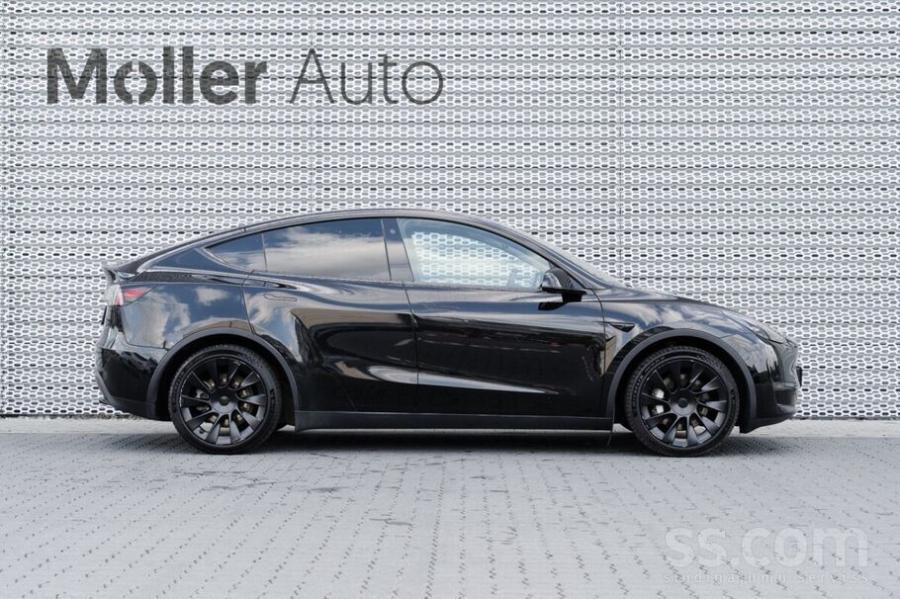 Black Tesla Model Y 2022 in Riga, with an engine capacity of 0.00 L and mileage of 88 thousand km for 39750 €, photo 6 on AUTOMOTO.COM.LV