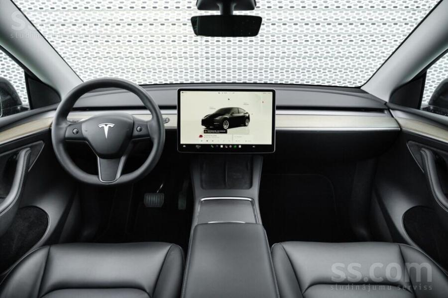 Black Tesla Model Y 2022 in Riga, with an engine capacity of 0.00 L and mileage of 88 thousand km for 39750 €, photo 7 on AUTOMOTO.COM.LV