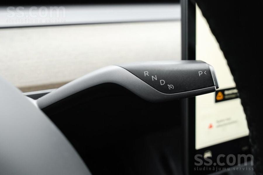 Black Tesla Model Y 2022 in Riga, with an engine capacity of 0.00 L and mileage of 88 thousand km for 39750 €, photo 12 on AUTOMOTO.COM.LV