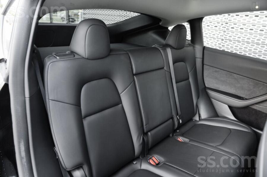 Black Tesla Model Y 2022 in Riga, with an engine capacity of 0.00 L and mileage of 88 thousand km for 39750 €, photo 19 on AUTOMOTO.COM.LV