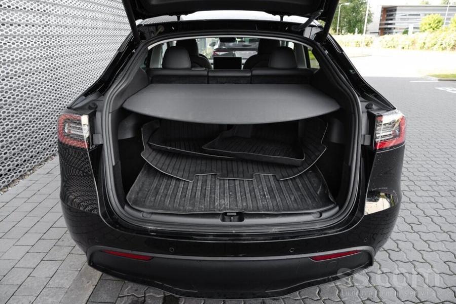 Black Tesla Model Y 2022 in Riga, with an engine capacity of 0.00 L and mileage of 88 thousand km for 39750 €, photo 21 on AUTOMOTO.COM.LV