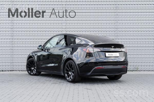Black Tesla Model Y 2022 in Riga, with an engine capacity of 0.00 L and mileage of 88 thousand km for 39750 €, photo 3 on AUTOMOTO.COM.LV