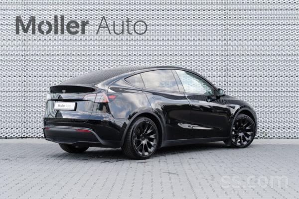 Black Tesla Model Y 2022 in Riga, with an engine capacity of 0.00 L and mileage of 88 thousand km for 39750 €, photo 4 on AUTOMOTO.COM.LV