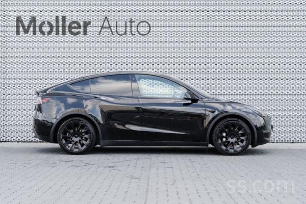 Black Tesla Model Y 2022 in Riga, with an engine capacity of 0.00 L and mileage of 88 thousand km for 39750 €, photo 5 on AUTOMOTO.COM.LV