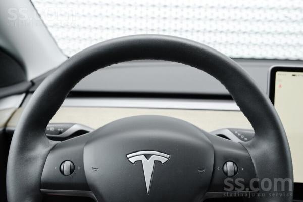 Black Tesla Model Y 2022 in Riga, with an engine capacity of 0.00 L and mileage of 88 thousand km for 39750 €, photo 10 on AUTOMOTO.COM.LV
