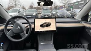 Black Tesla Model Y 2022 in Riga, with an engine capacity of 0.00 L and mileage of 50 thousand km for 33000 €, photo 4 on AUTOMOTO.COM.LV