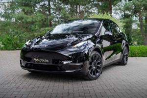 Melns Tesla Model Y 2022 Kauņa, ar dzinēja tilpumu 0.00 L un nobraukumu 77 tūkst. km par 34200 €, foto  vietnē AUTOMOTO.COM.LV