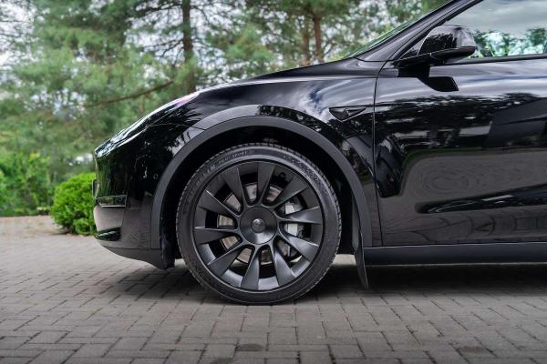 Black Tesla Model Y 2022 in Kaunas, with an engine capacity of 0.00 L and mileage of 77 thousand km for 34200 €, photo 6 on AUTOMOTO.COM.LV