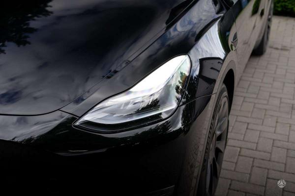 Black Tesla Model Y 2022 in Kaunas, with an engine capacity of 0.00 L and mileage of 77 thousand km for 34200 €, photo 7 on AUTOMOTO.COM.LV